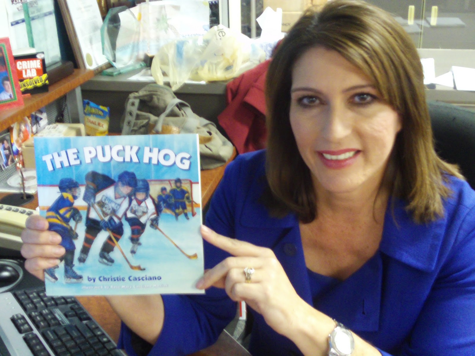 Syracuse Hockey Mom's Network: The Puck Hog on Book Store Shelves