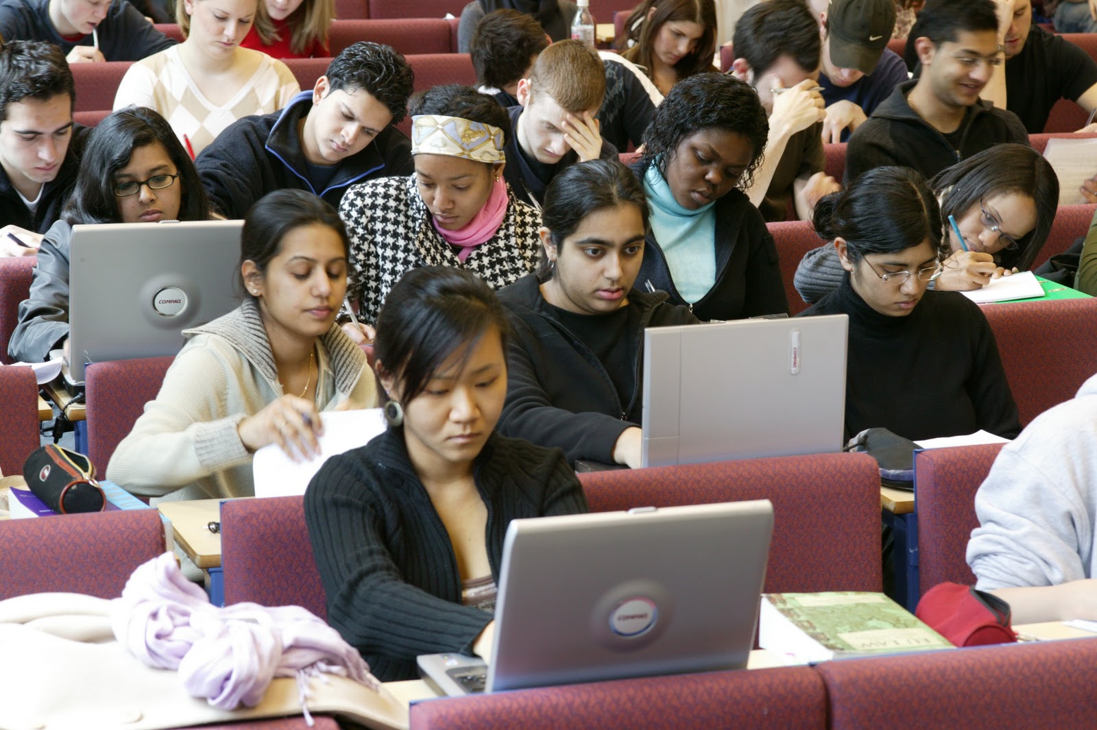 EzeeGuide: International students annually contribute over £5.3bn to UK ...