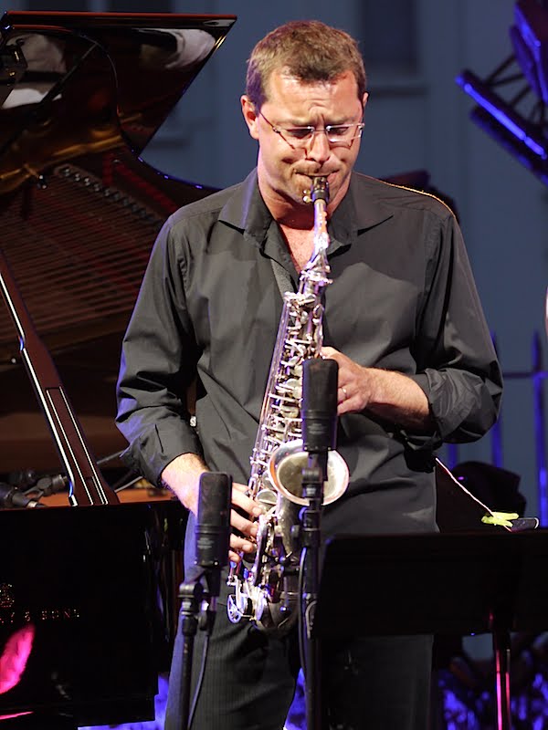 L'actualité image et son, échantillonnée à la volée: Arènes du Jazz - 4