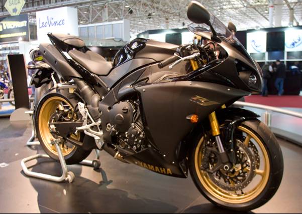 MotorsporT: Yamaha R1 2010