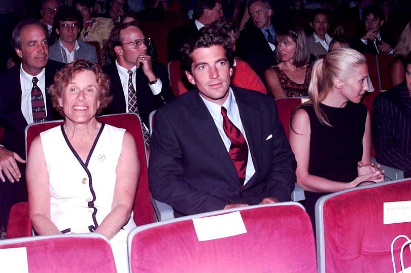 Carolyn Bessette Kennedy Blog: May 2010