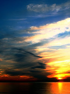 Poetry of Motion: Everyday Physics Observations:Rayleigh Scattering