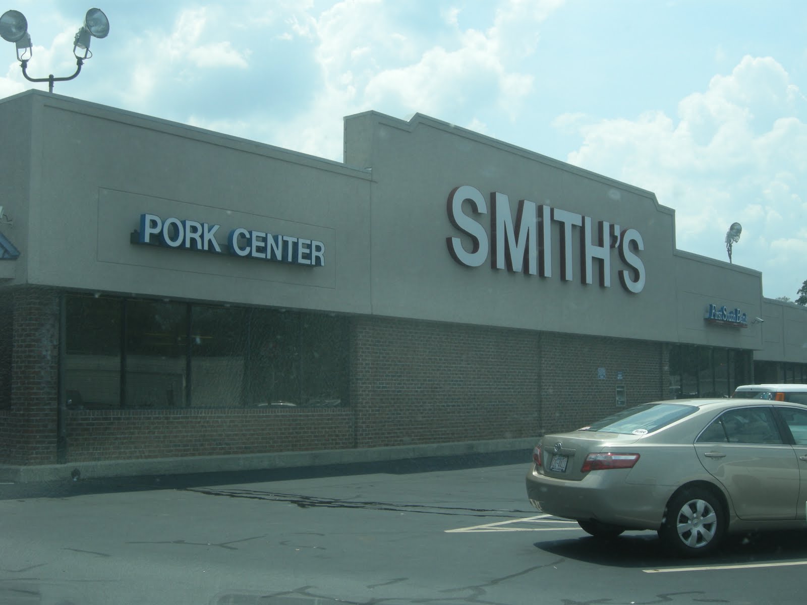 Kitchens Are Monkey Business: Smith's Red & White In Rocky Mount, North ...