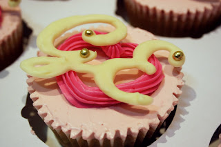 ButterSugarCream - Cupcakes and Delectables by Gerry: How to Make Chocolate Monograms