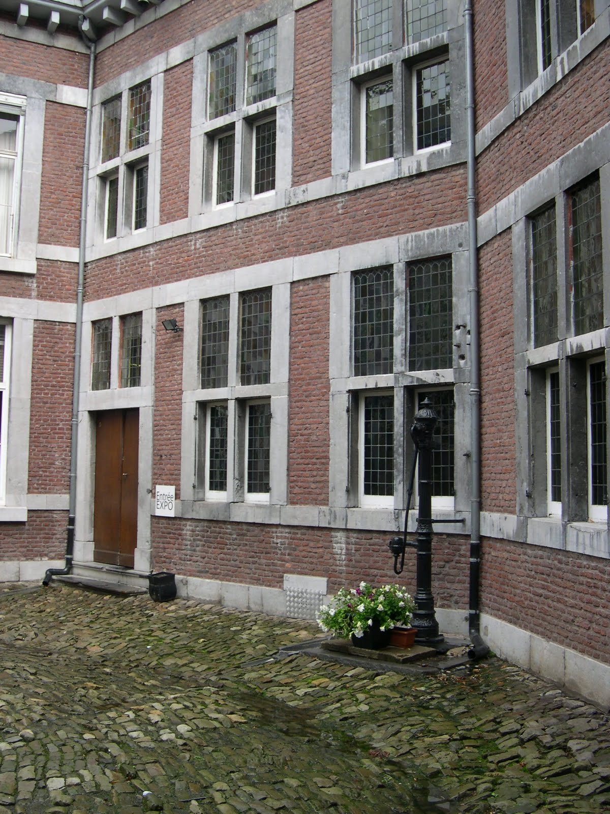 Made in Saint-Jacques: Le château de Waroux