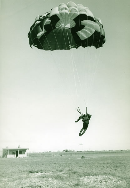 50 years of South Australian skydiving: Skydiving's origins: Col ...