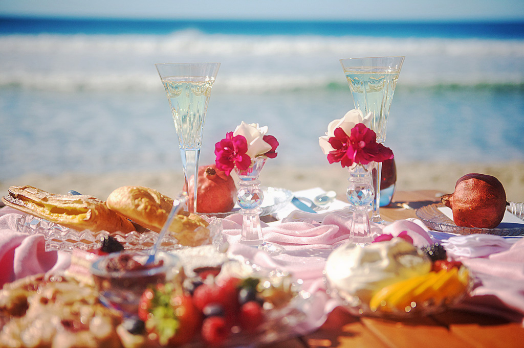 Chirp + Chatter: Valentine's Beach Picnic!