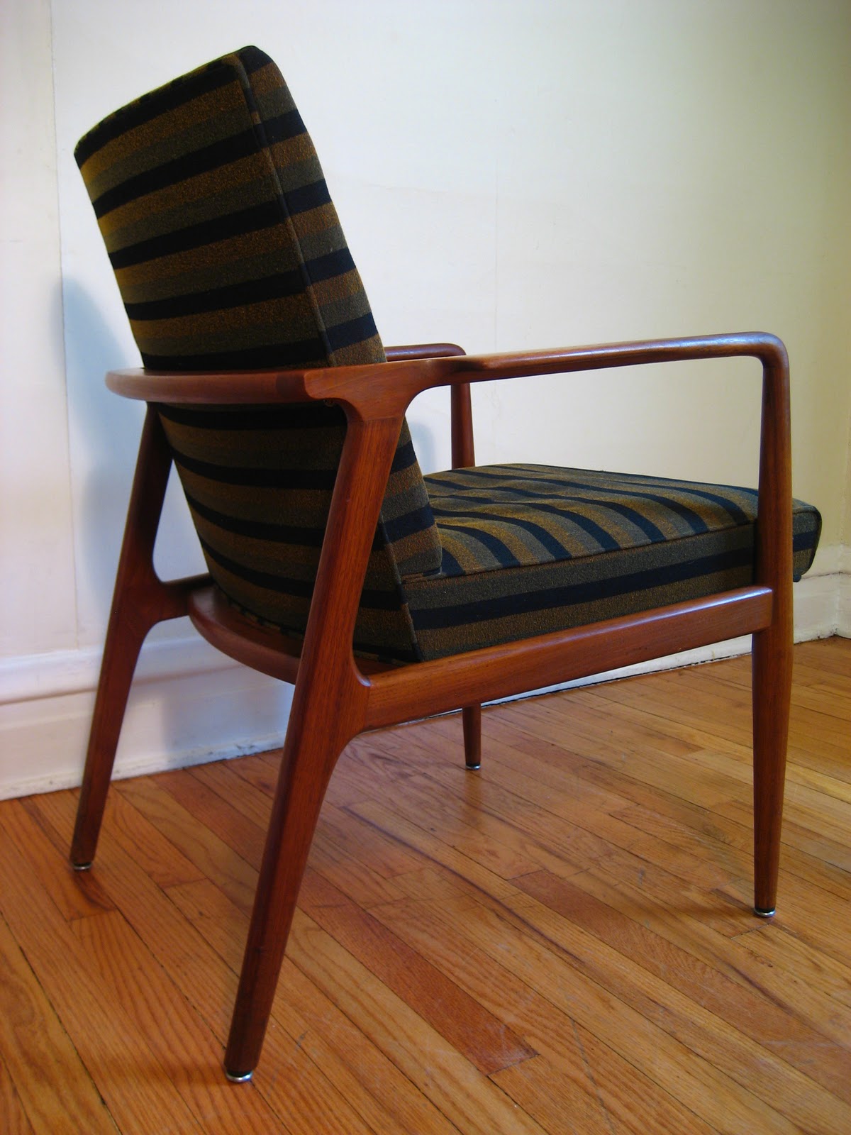 flatout design: Stow & Davis Chair