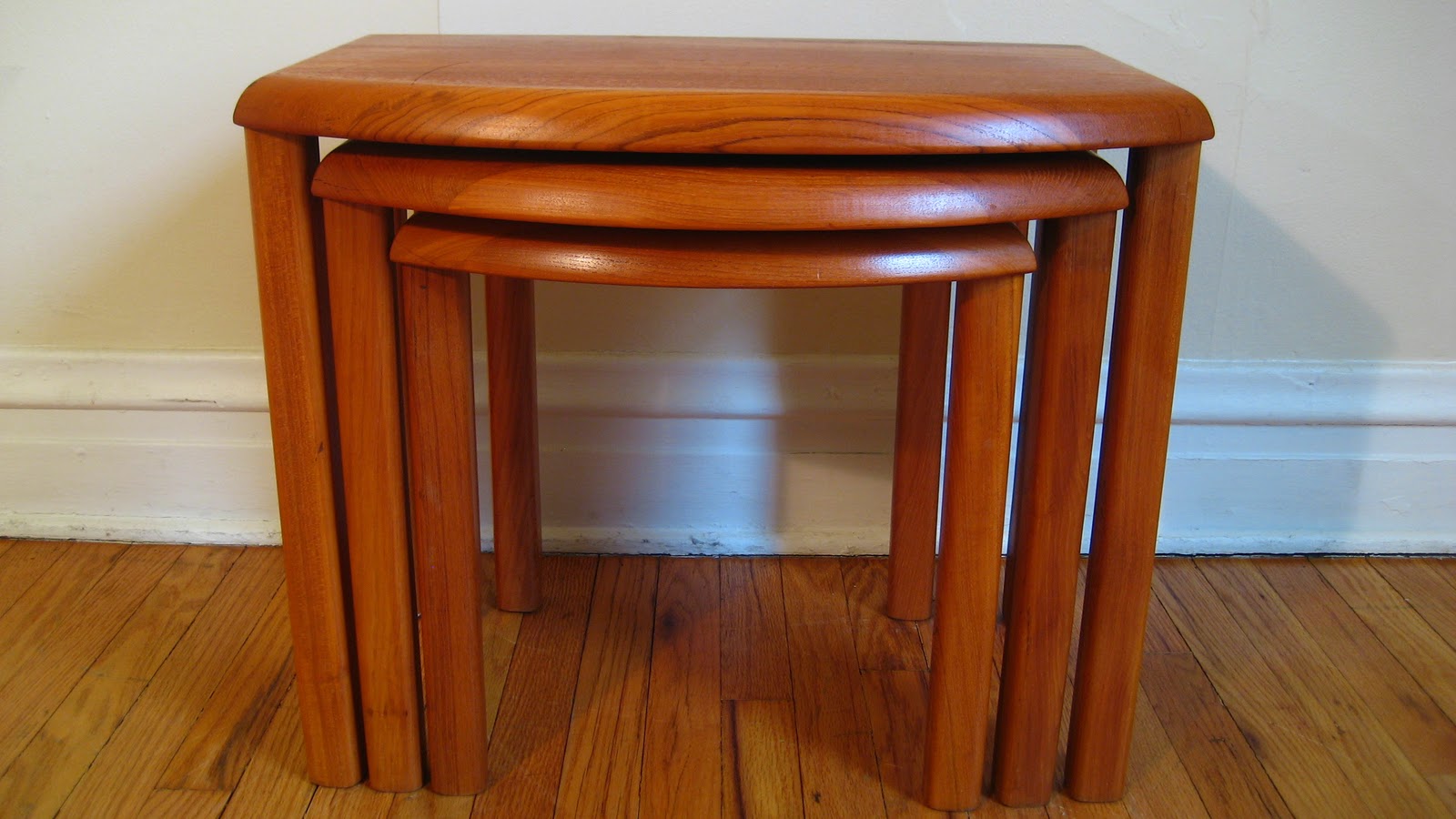 flatout design: Nesting Tables