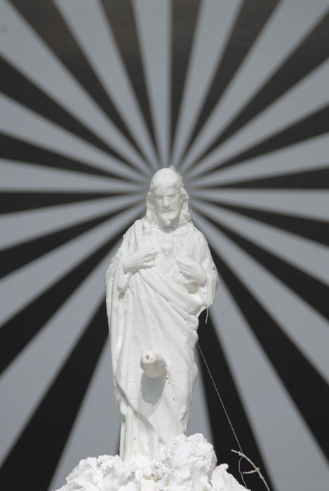 Se volete divertirvi vi consiglio una lettura:" La terza gamba di Dio ...