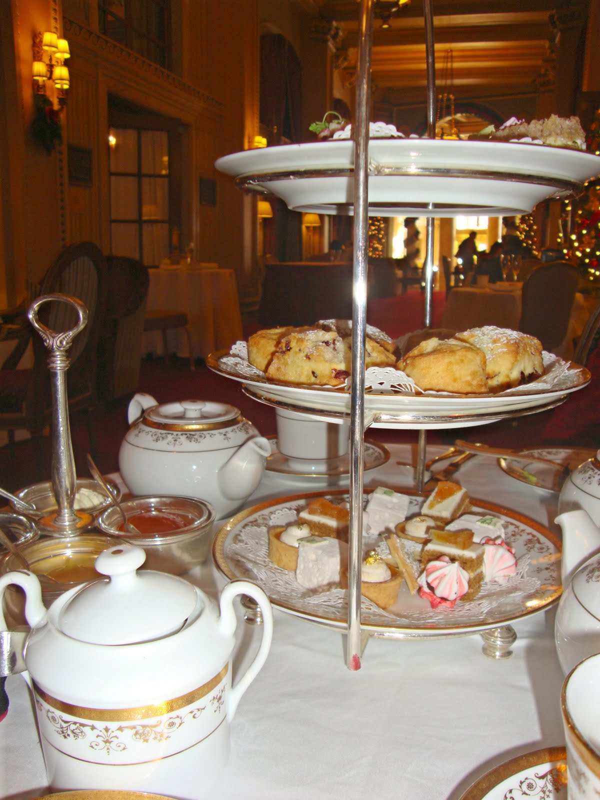 Christine's Circles : Afternoon Tea in Peacock Alley at the Willard