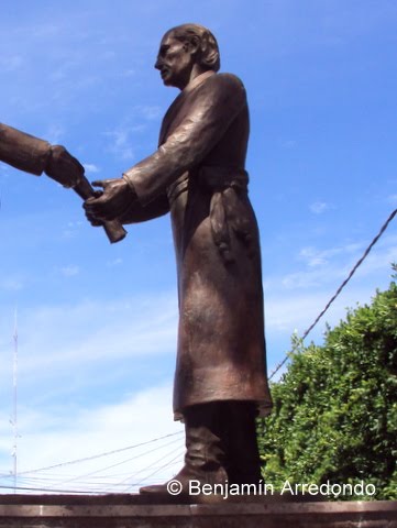 Cabezas de Aguila: Don Miguel Hidalgo y Costilla, sus monumentos -2-