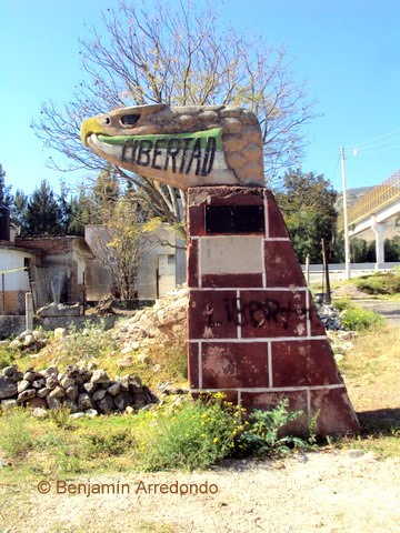 Cabezas de Aguila: Pomoca, municipio de Maravatío, Michoacán, Cabeza ...