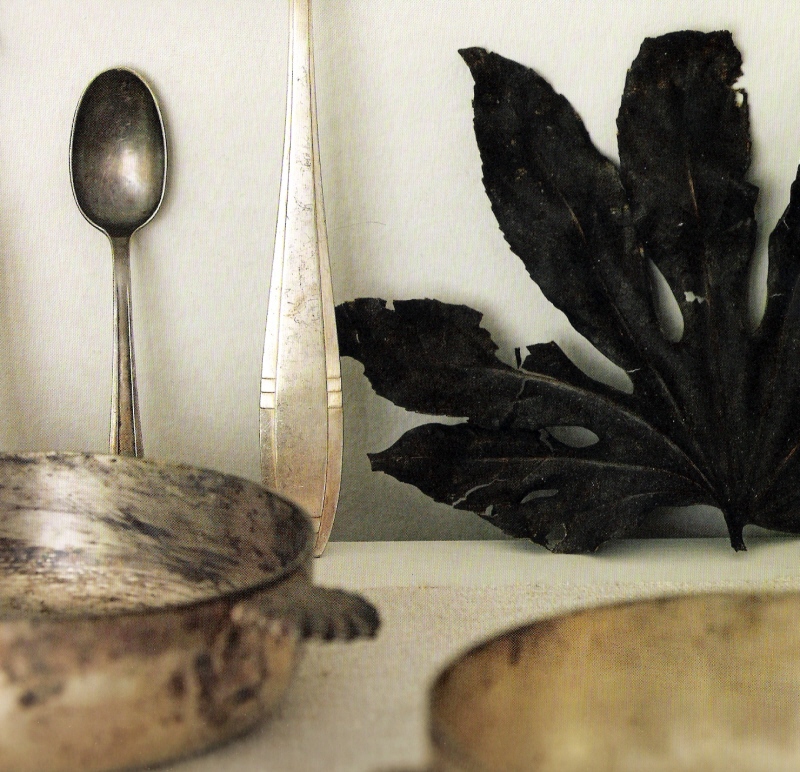 linenandlavender.blogspot.com: Simple Home --They wrote the book...