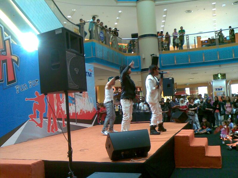 Photos of Adam AF2 performing at Sunway Pyramid - We met Adam AF2 at ...