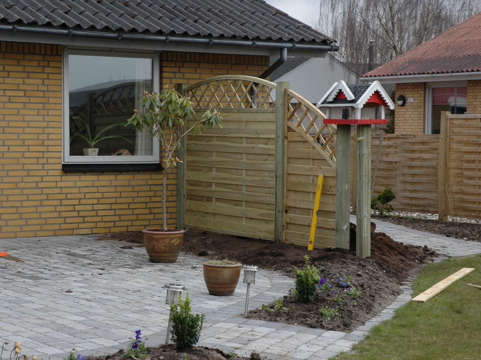 Mit grønne univers: Stakit ved terrasse