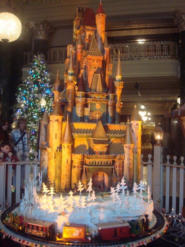 .: One of the Worlds largest Gingerbread houses