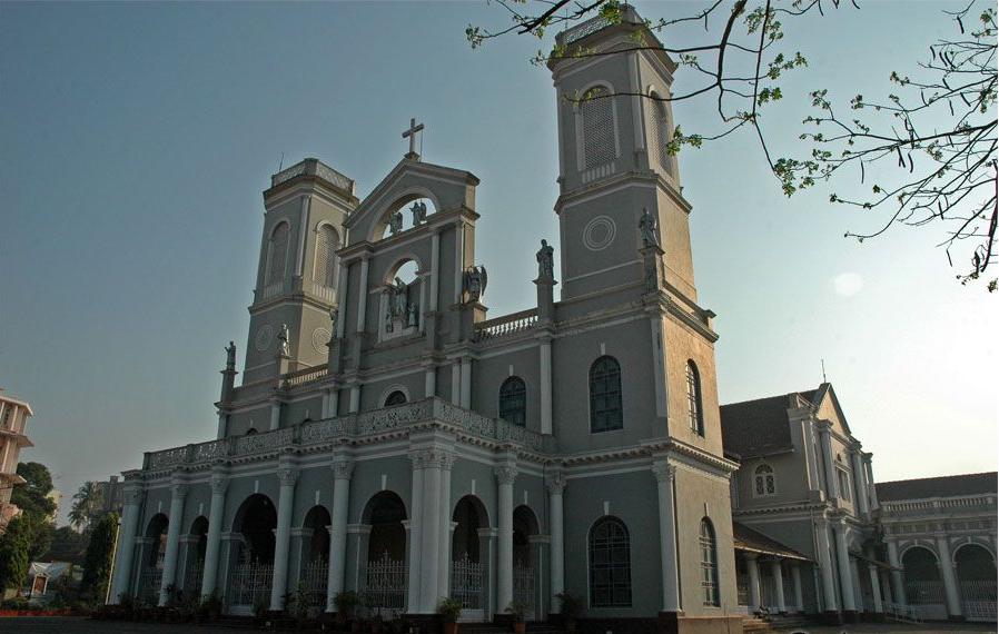 Mangalore: Milagres Church