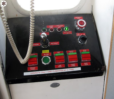 Pr*tty Sh*tty: Control panels: JLG boom lift and Memphis airport gangway