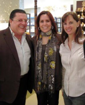 Houses Gardens People: Baubles and Bath