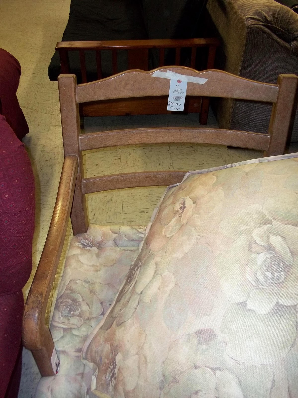 Alabama Slacker Mama: I just bought the ugliest chair ever!