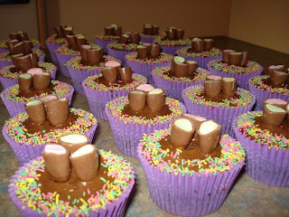 Hellyjo Cupcakes: Clinker Cakes for Tahlia!