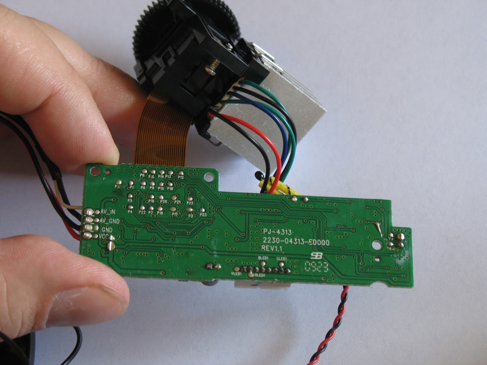 Video Technology: Inside the JAKKS Pacific Eyeclops Mini Projector