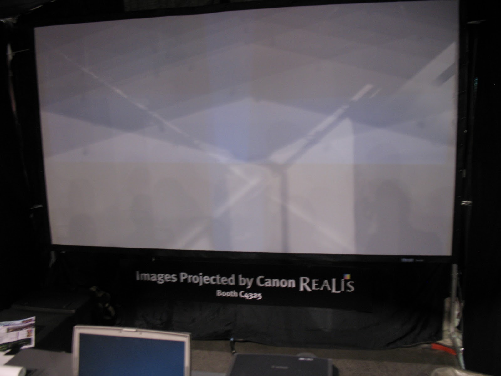 Video Technology: Multiple projector edge blending for increased ...