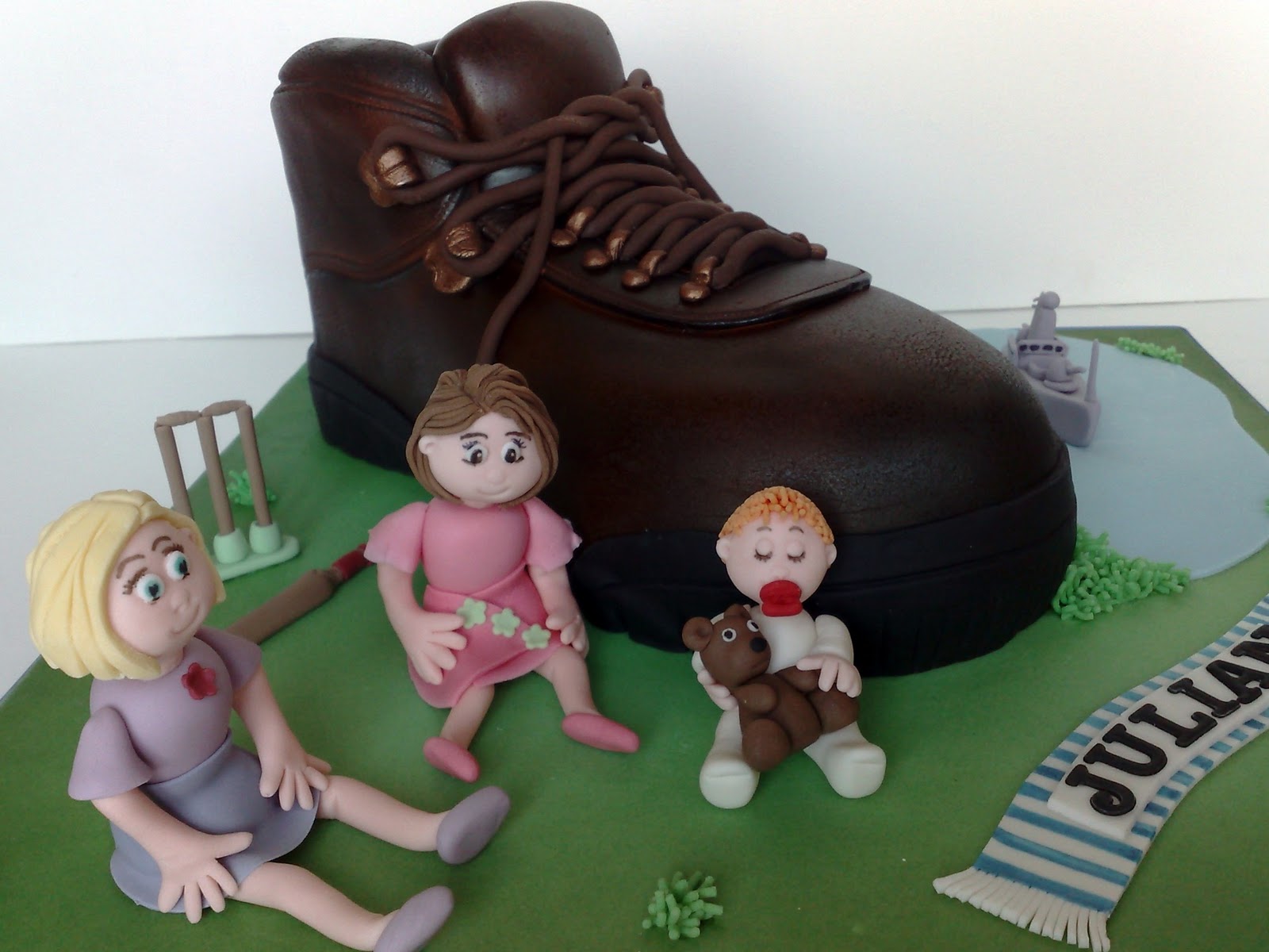 Small Things Iced: Walking Boot cake
