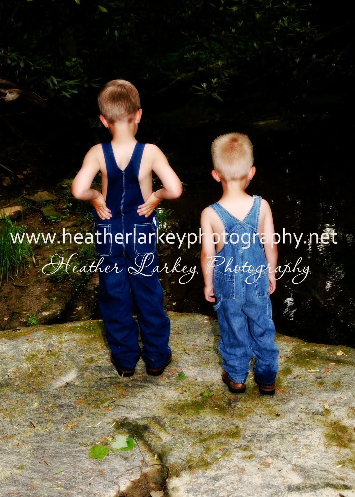 heather larkey photography: The Bargo kids...Creek session
