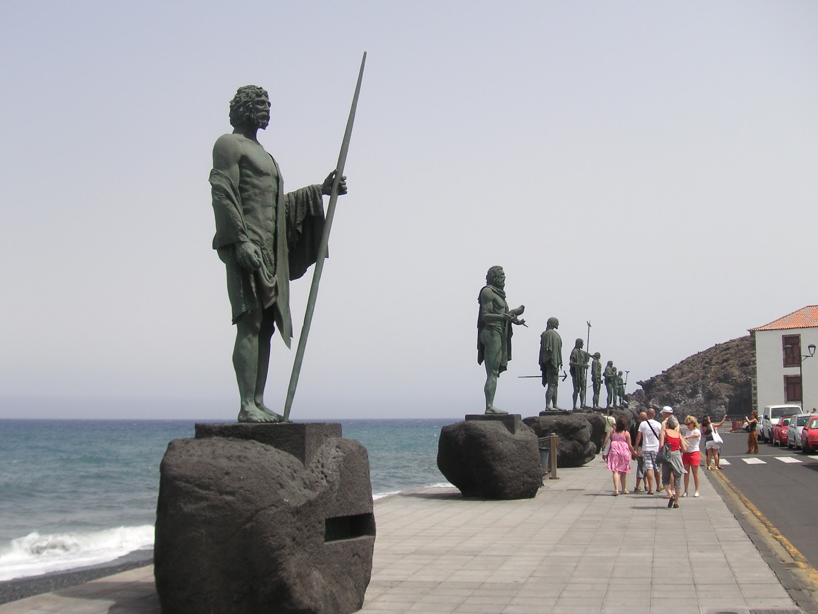 el clan del oso cavernario: ORIGEN DE LOS GUANCHES