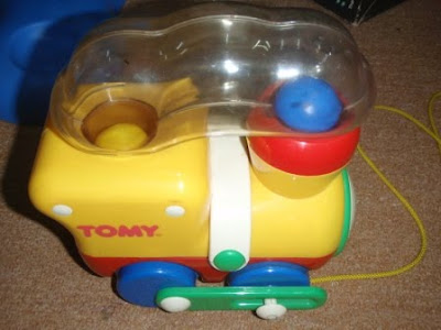 JuaiMurah: Tomy Pull Along Ball Popper Train