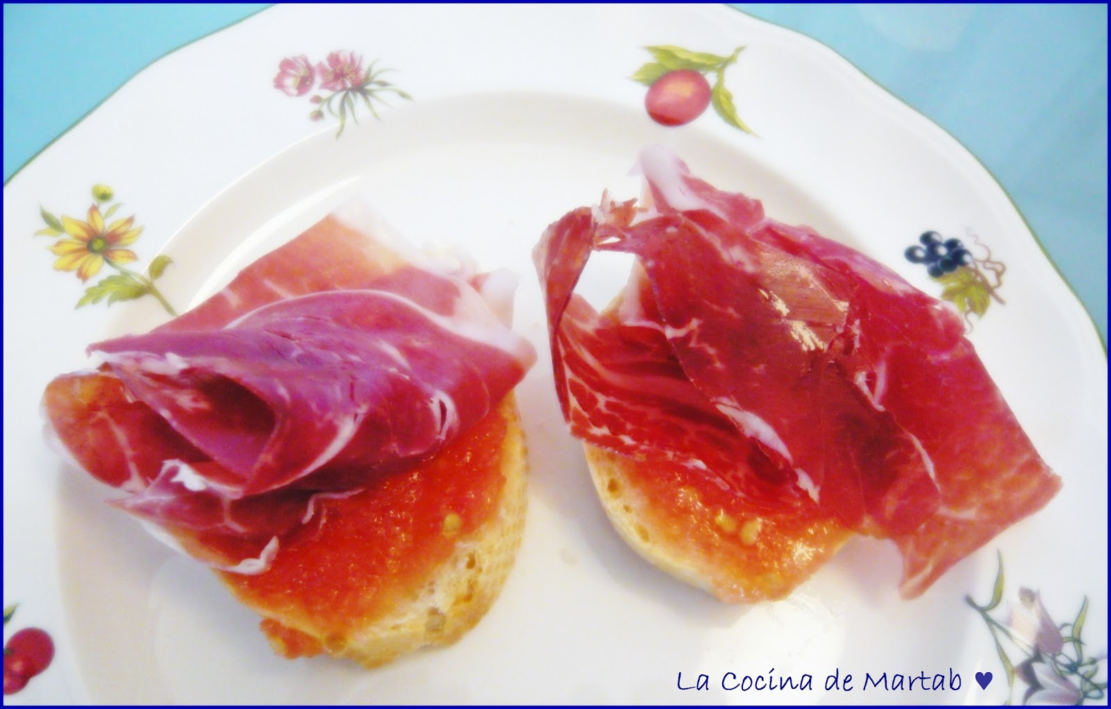 PAN CON TOMATE Y JAMÓN IBÉRICO