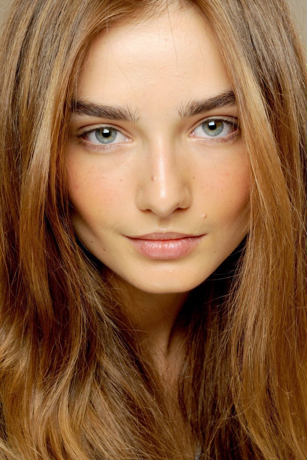 Fashion Whispers : Romanian models, pg 5 - Andreea Diaconu