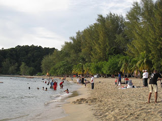 Mesmerizing Malaysia: Pantai Teluk Batik Lumut Perak