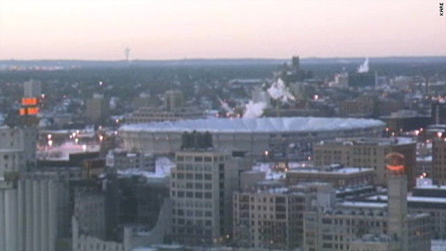 Online News Blog: Metrodome roof collapses due to heavy snow
