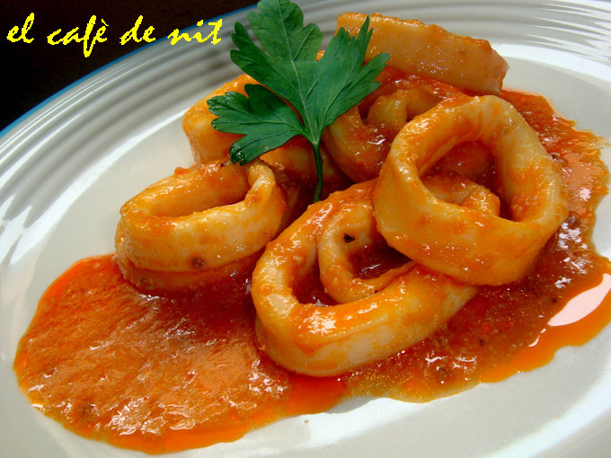 el cafè de nit: CALAMARS AMB ROMESCO