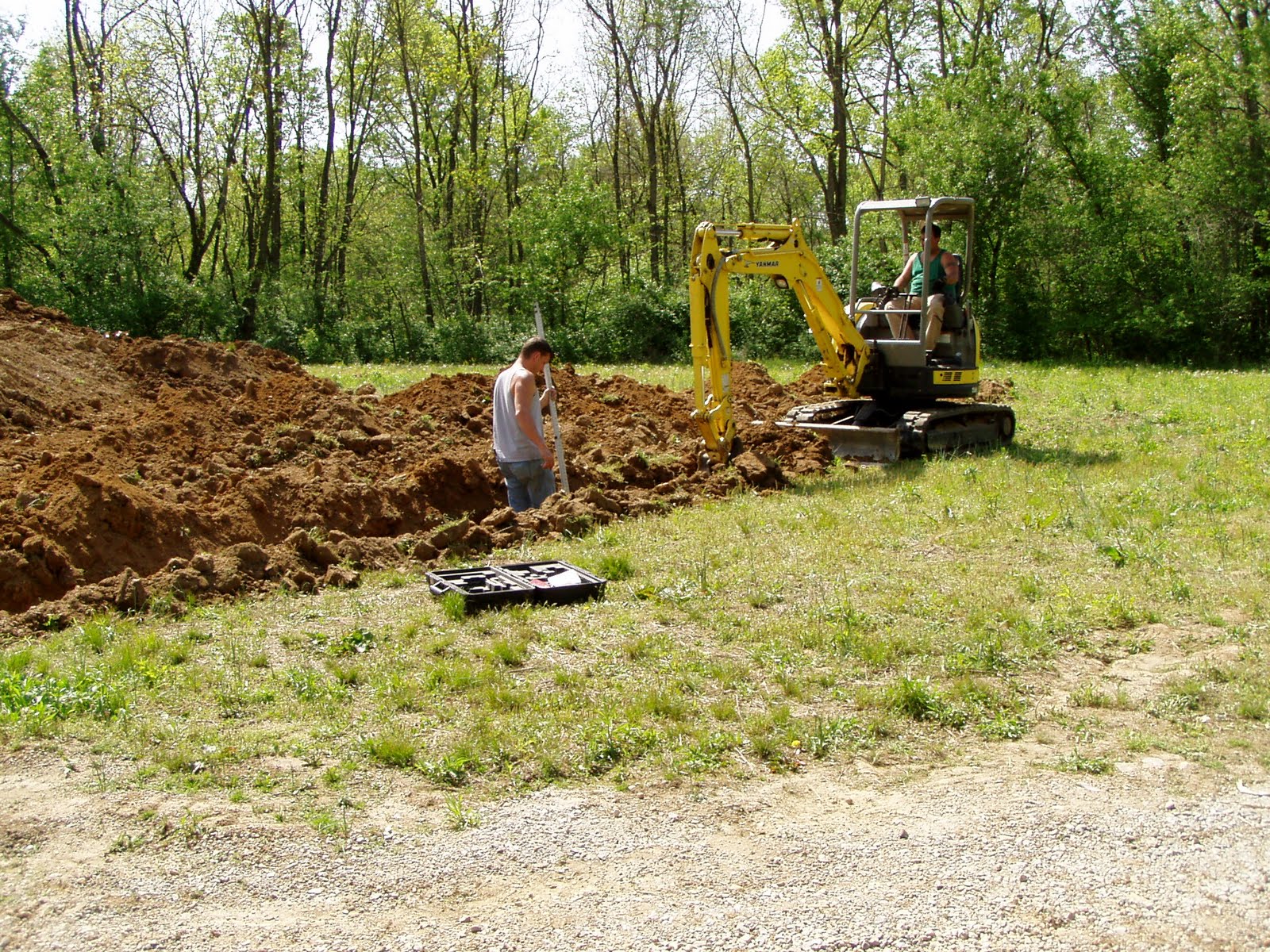 Building My Hobbit Hole: Big blue earth worms!