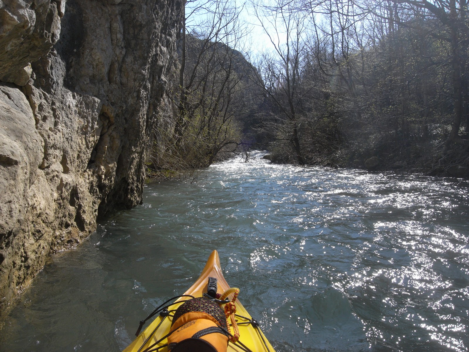 Cu caiacele pe Raul Nera, 8 aprilie – Romania vazuta din caiac