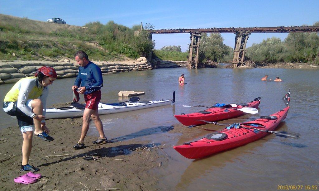 Tură pe râul Timiş, 65 km, România – Serbia – Romania vazuta din caiac