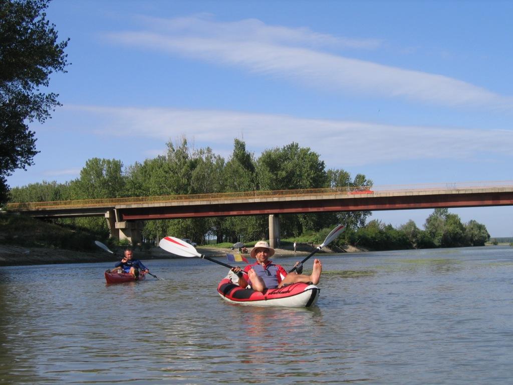 Tură pe râul Timiş, 65 km, România – Serbia – Romania vazuta din caiac