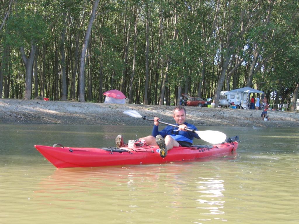 Tură pe râul Timiş, 65 km, România – Serbia – Romania vazuta din caiac