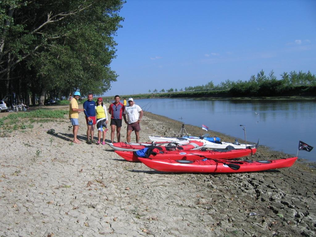 Tură pe râul Timiş, 65 km, România – Serbia – Romania vazuta din caiac