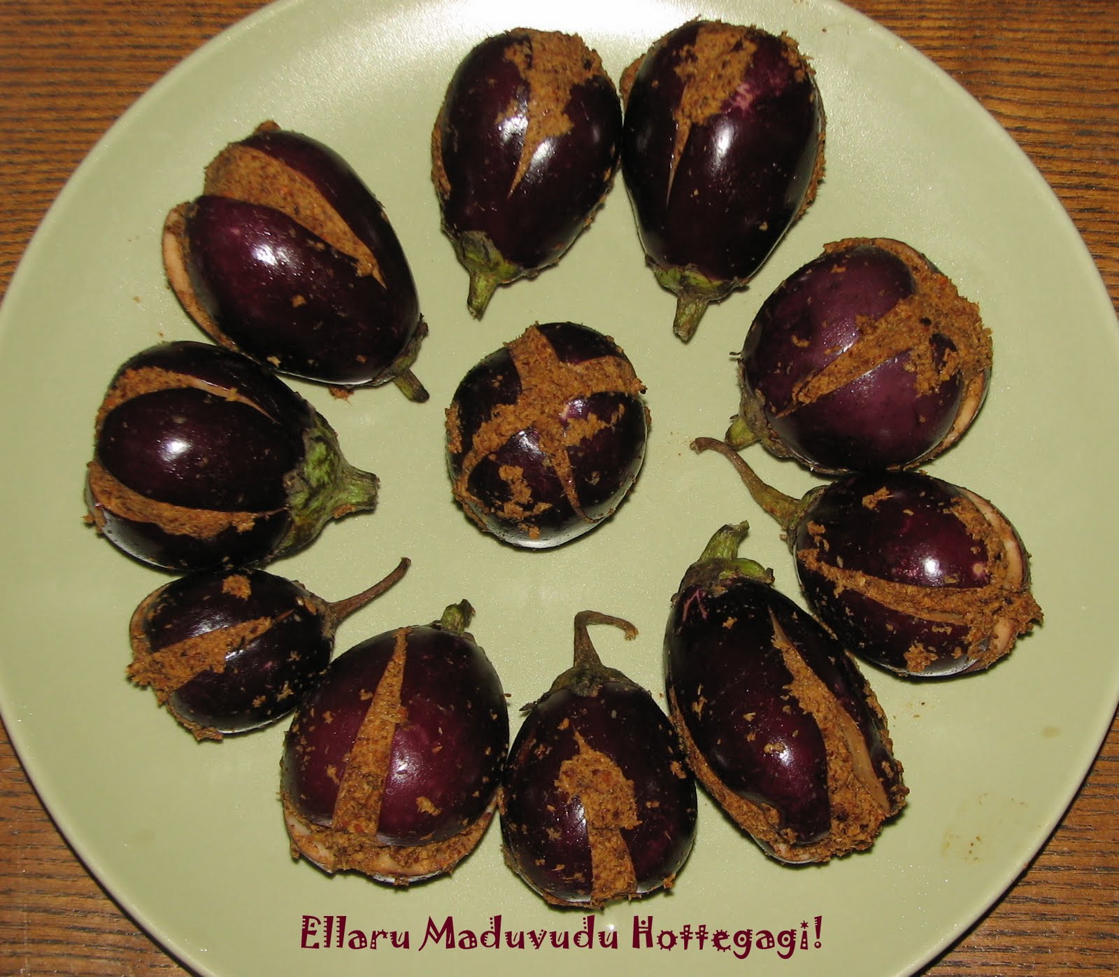 Ellaru Maduvudu Hottegagi: Badanekayi Ennegayi / Engayi/ Stuffed Brinjal
