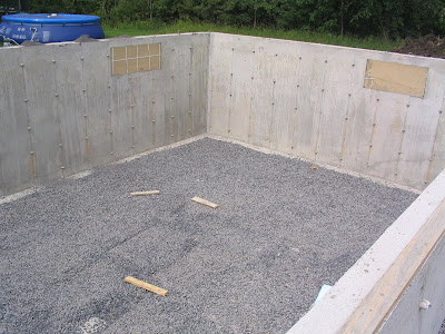 Dany_Maison: remblais du solage et du garage 10 aout (suite)