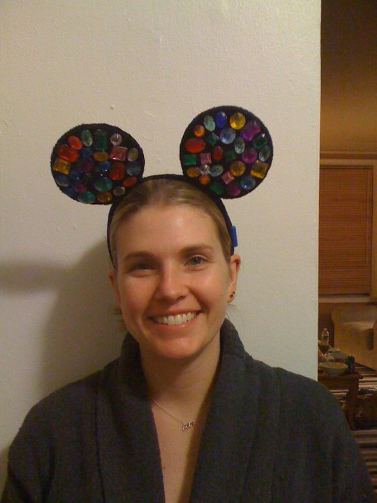 KostumeGirl's Closet: How to make custom Mickey Mouse ears.