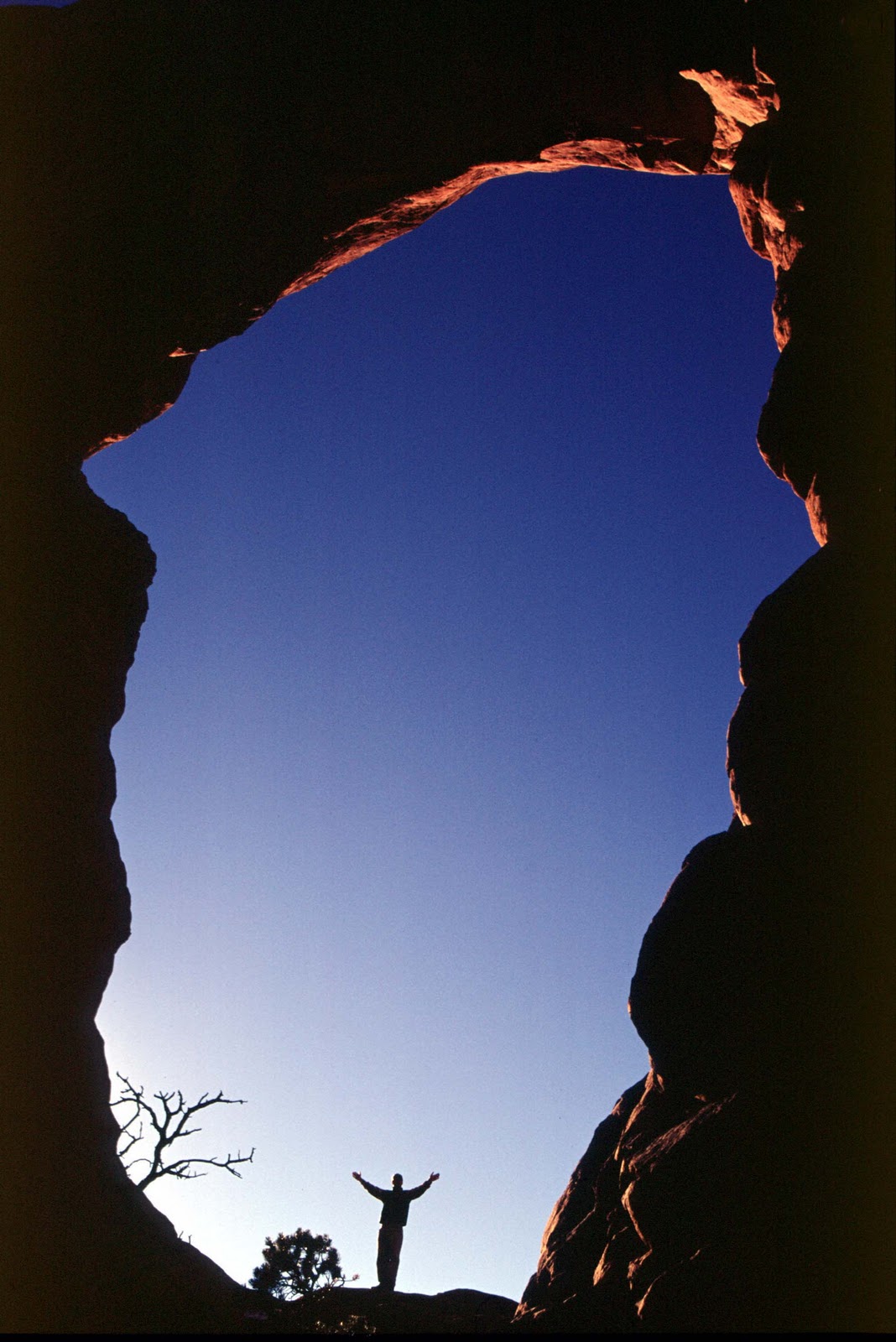 ShutterbugMama: Photo tip of the day: "Framing"- the illusion of depth