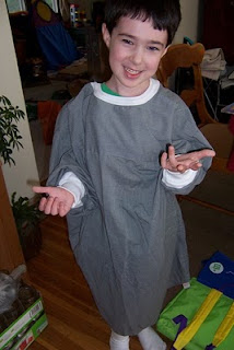 The Queen Bee's Buzz: Tutorial - Upcycled Child's Art Smock