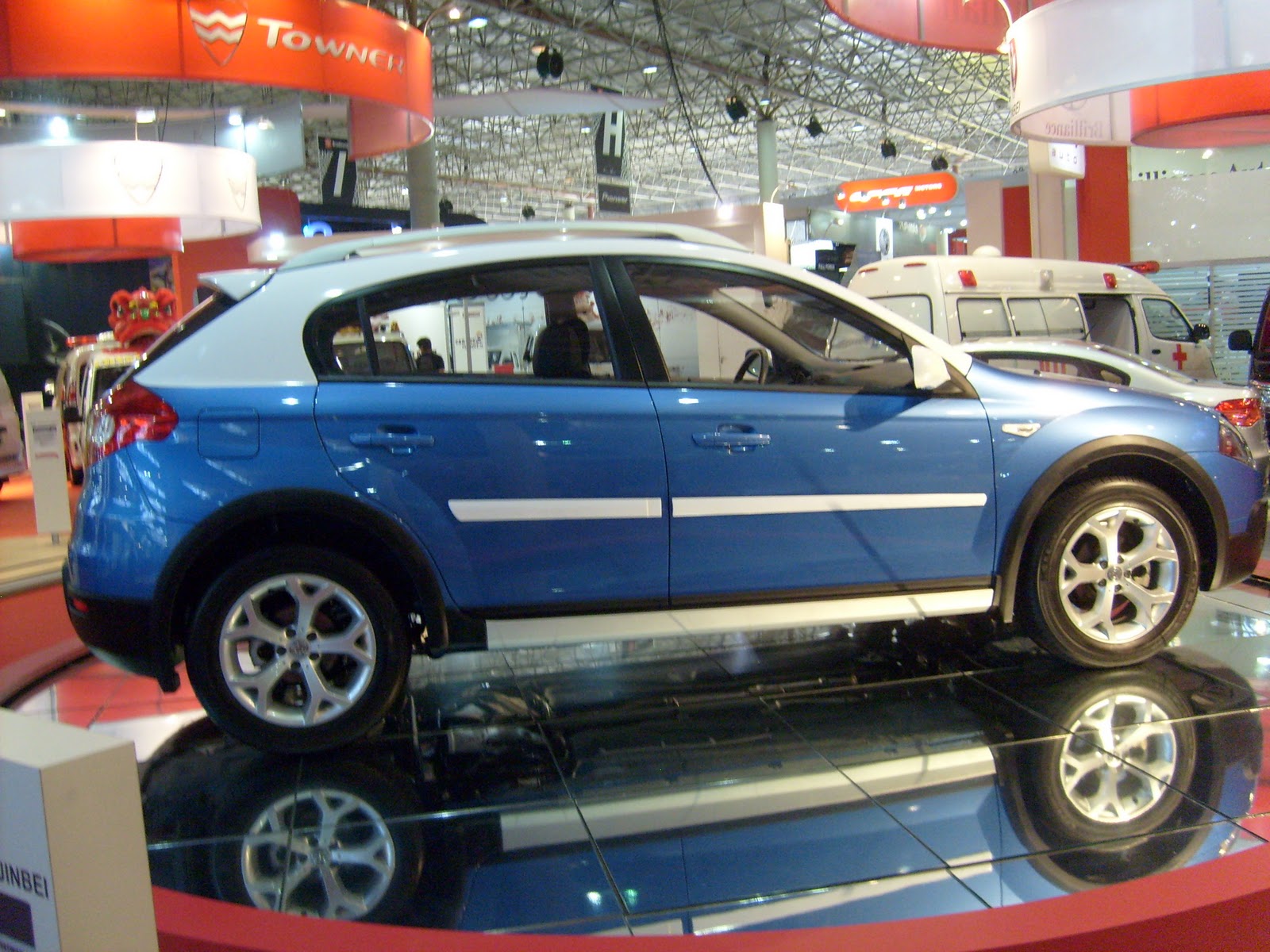 ويكيموبايل اسعار: سعر بريليانس FRV كروس 2014 مواصفات brilliance frv ...