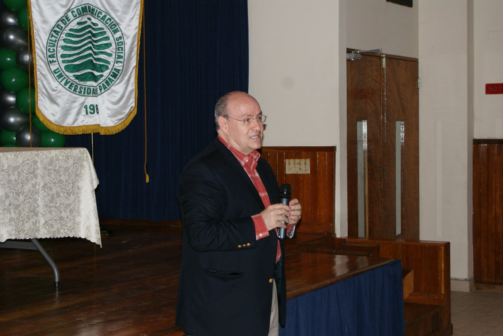 COMUNICACIÓN SOCIAL INFORMA: Dr. CARLOS FERNÁNDEZ COLLADO, DICTA ...